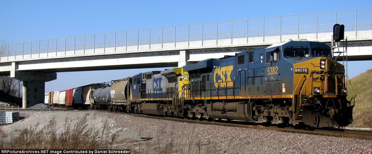 CSXT 5382 North UP train QNLCH